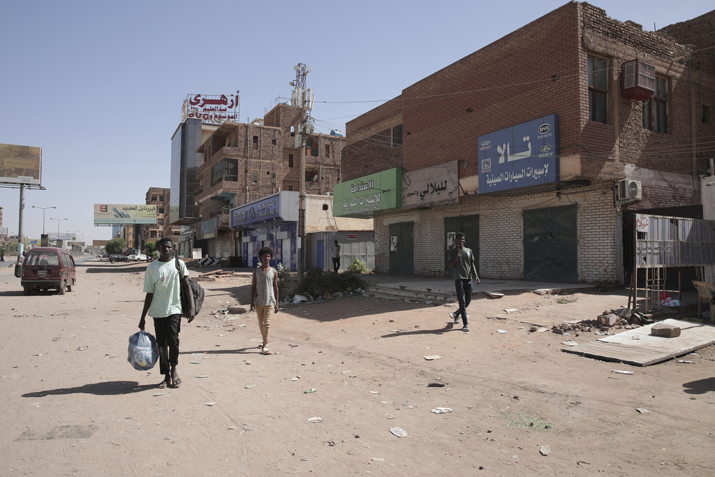 Khartoum’s internet, mobile networks cut as fighting rages | FMT