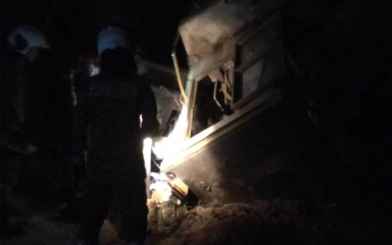 Jengkaut terbalik, 2 warga Bangladesh maut | FMT