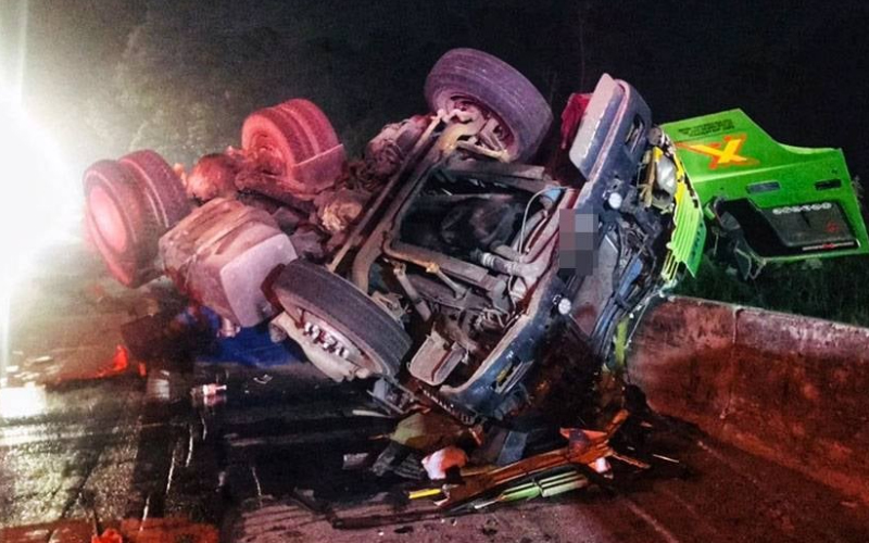 Kelindan maut tersepit dalam lori | FMT