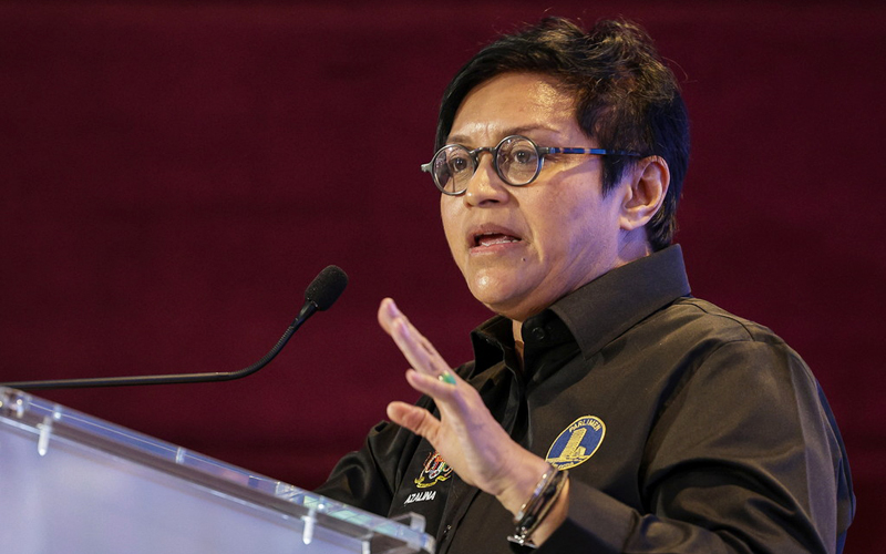 In-depth research on ‘Allah’ ruling needed, says Azalina | FMT