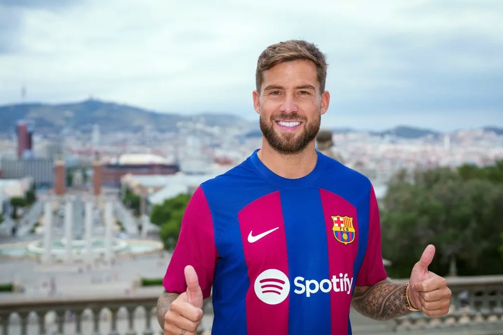 Barcelona sign Bilbao defender Martinez on free transfer | FMT