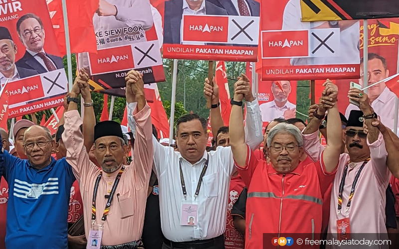Loke arrives at Chennah nomination center | FMT