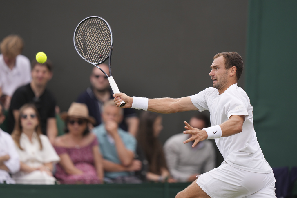 Safiullin knocks out Shapovalov to reach maiden major quarters | Free ...