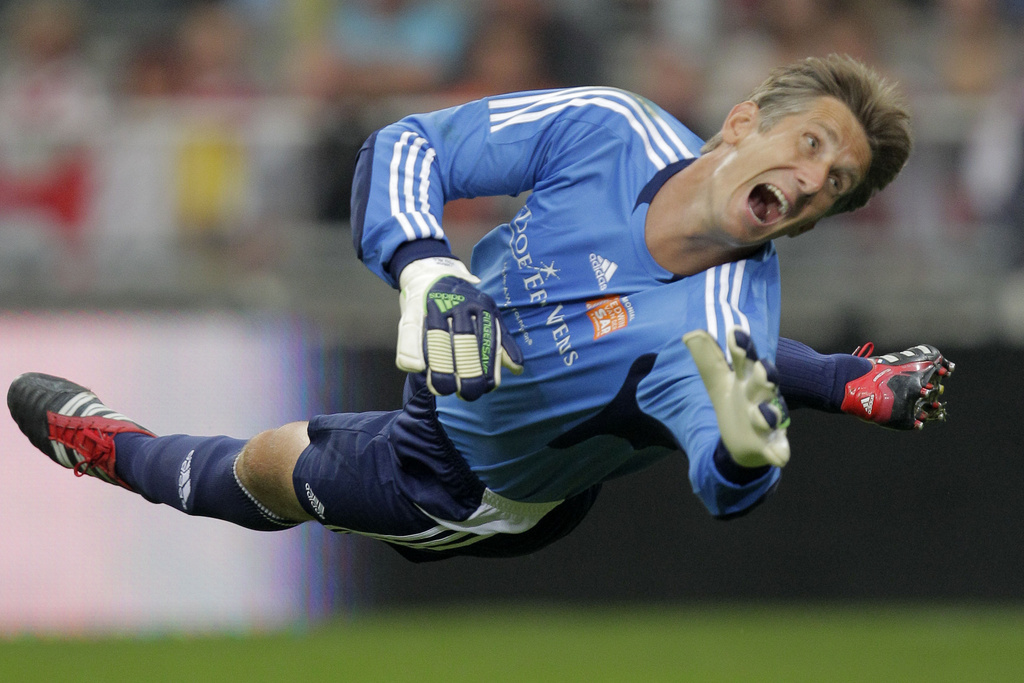 Hospitalised Van der Sar out of immediate danger | FMT