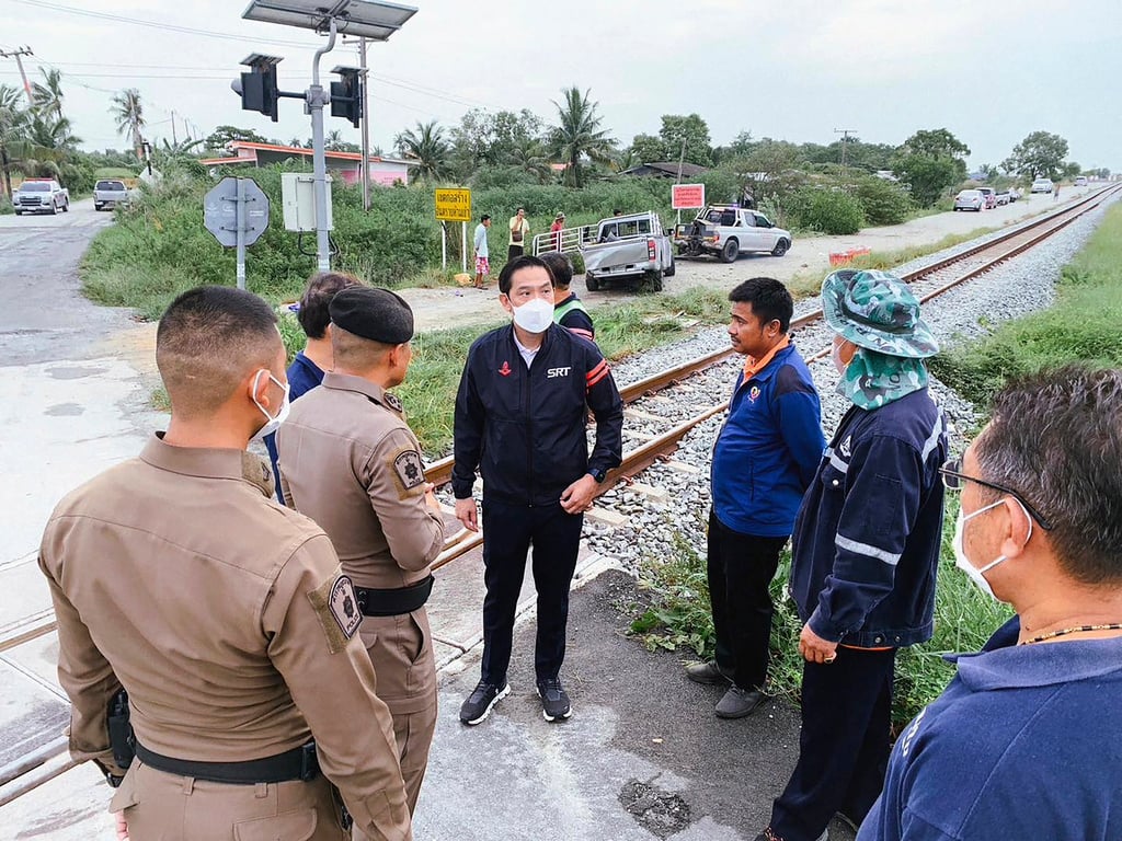8 dead after Thai freight train hits pick-up truck | FMT