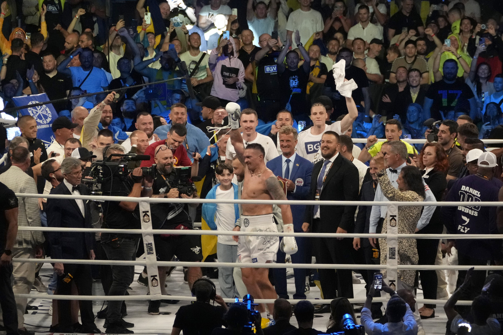 Usyk knocks out Dubois in nine rounds amid low blow controversy | FMT