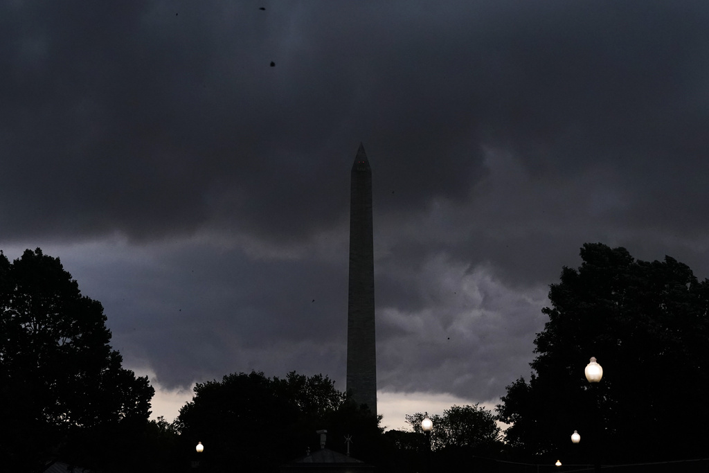 2-dead-thousands-without-power-as-storms-batter-eastern-us-fmt