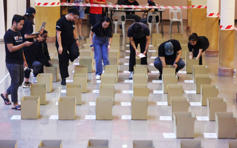 Sukarelawan bawa balik lebih 1,500 undi pos dari Singapura | Hot FM