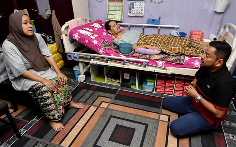 Student taking care of ailing parents gets helping hand from foundation ...