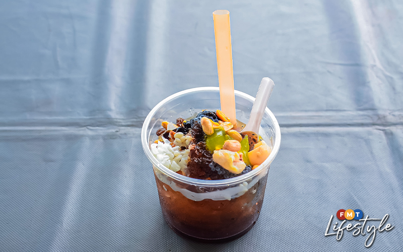 Mersing stall has it all: ayam penyet, roti debab and more | Free ...