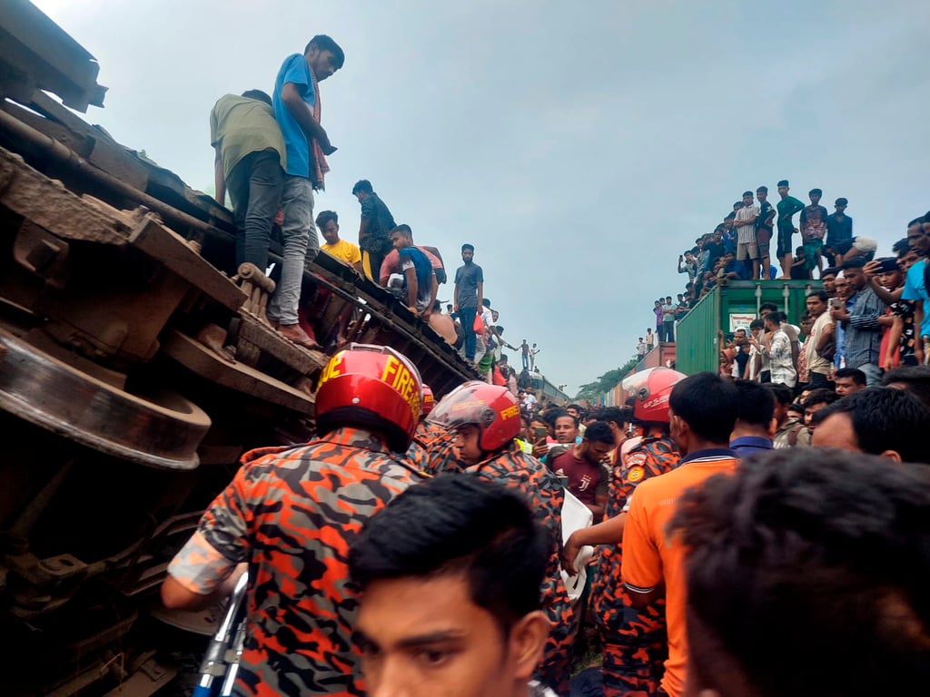 Kereta api bertembung di Bangladesh, sekurang-kurangnya 15 maut | FMT
