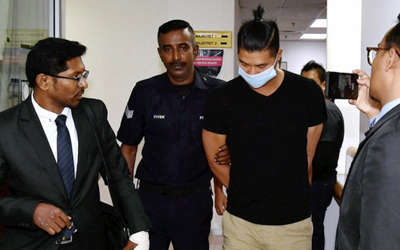 Kencing di tempat letak kereta, lelaki Australia didenda RM100 | FMT