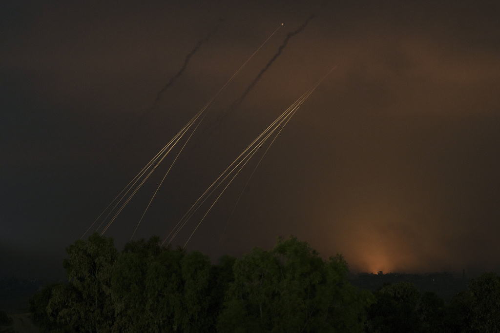 Israel’s troops encircle Gaza City as Blinken visits | FMT