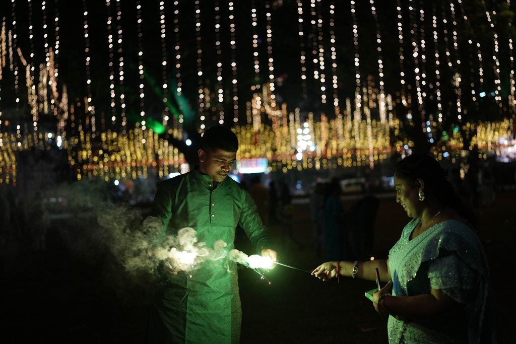 Smoky skies in India on Diwali as firecracker ban defied | FMT