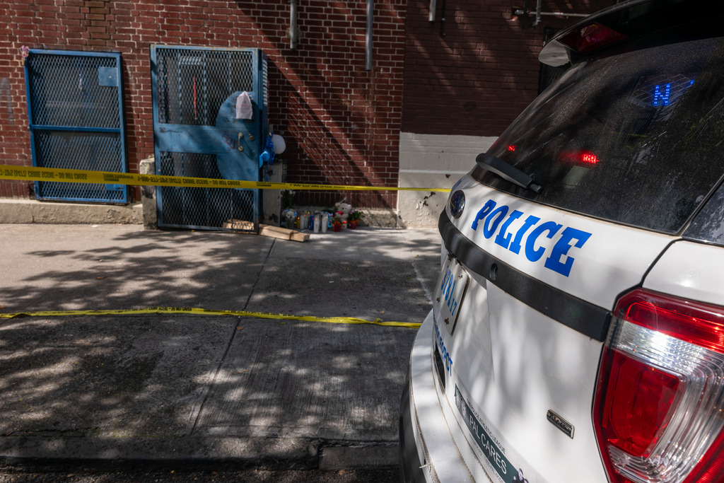Man Stabs 4 In Ny S Queens Police Shoot Him Dead Fmt