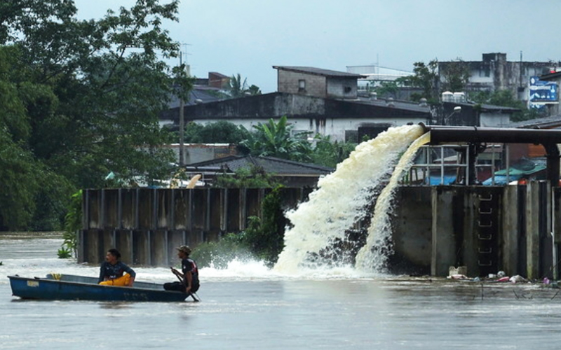 Mangsa banjir di Pasir Mas turun, 4 PPS ditutup | FMT