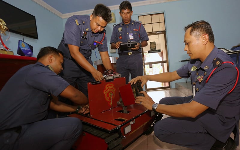 Bomba cipta robot padam kebakaran | FMT