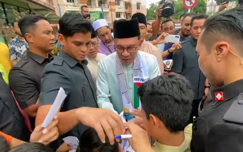 PM’s Cabinet reshuffle joke has reporters in stitches | FMT