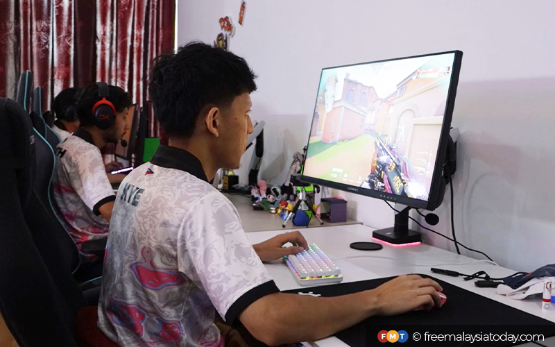 Student by day, professional gamer by night | FMT