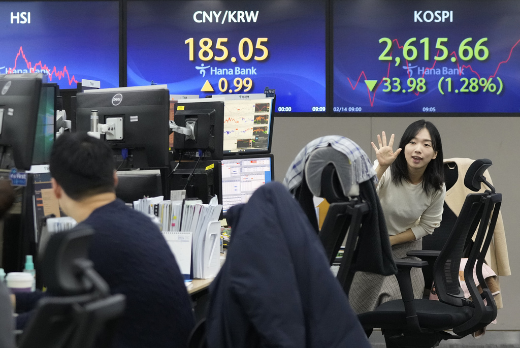 Asian stocks rise, dollar eases as markets weigh US rate outlook | FMT Asian stocks rise, dollar eases as markets weigh US rate outlook | FMT