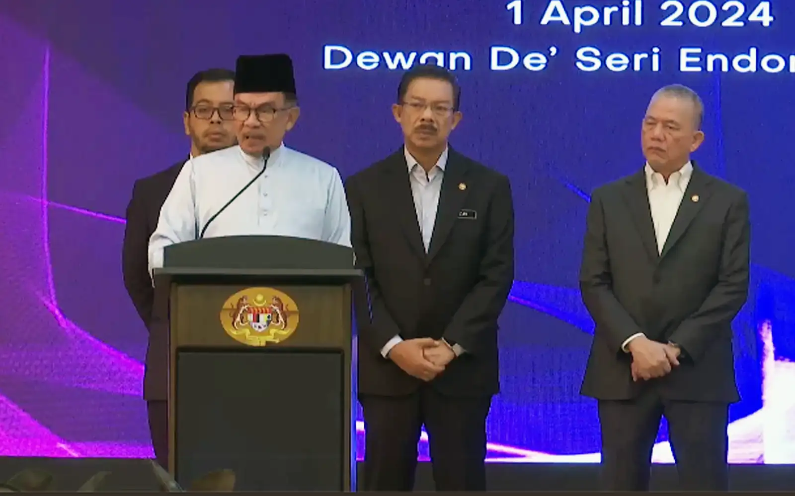 PM announces RM500 Aidilfitri aid for civil servants | FMT