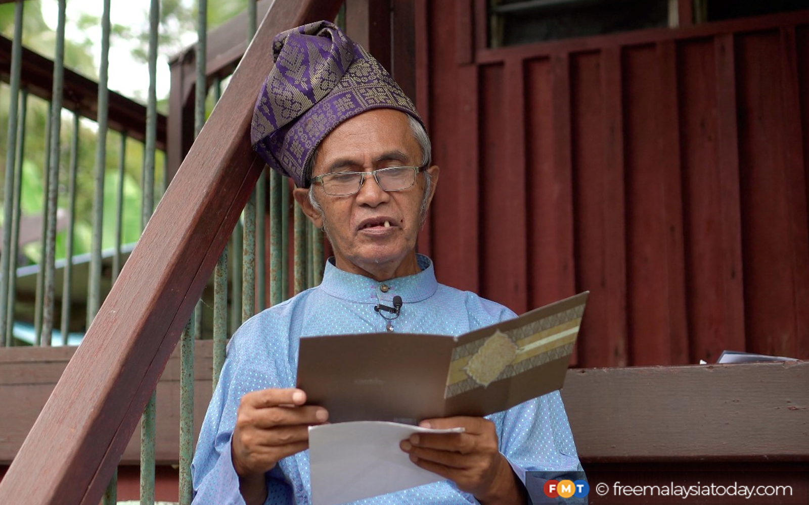 Sampai ke London, pesara belanja RM3,000 kirim kad raya | FMT