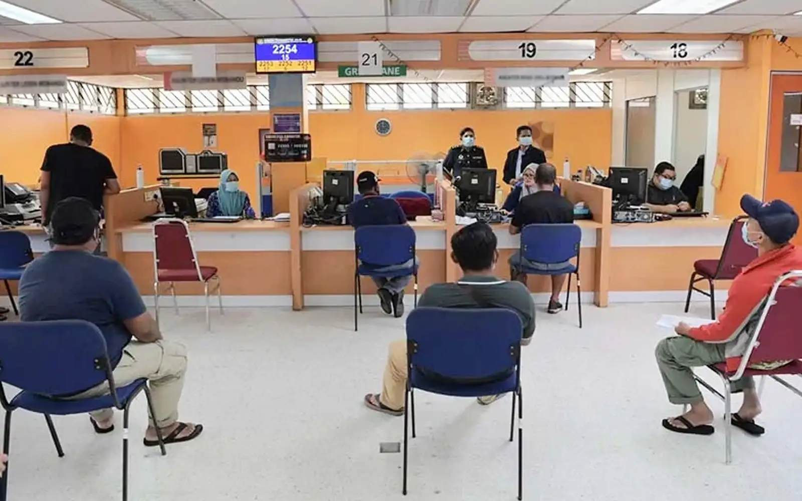 Keep counters open at all times, govt departments told | FMT