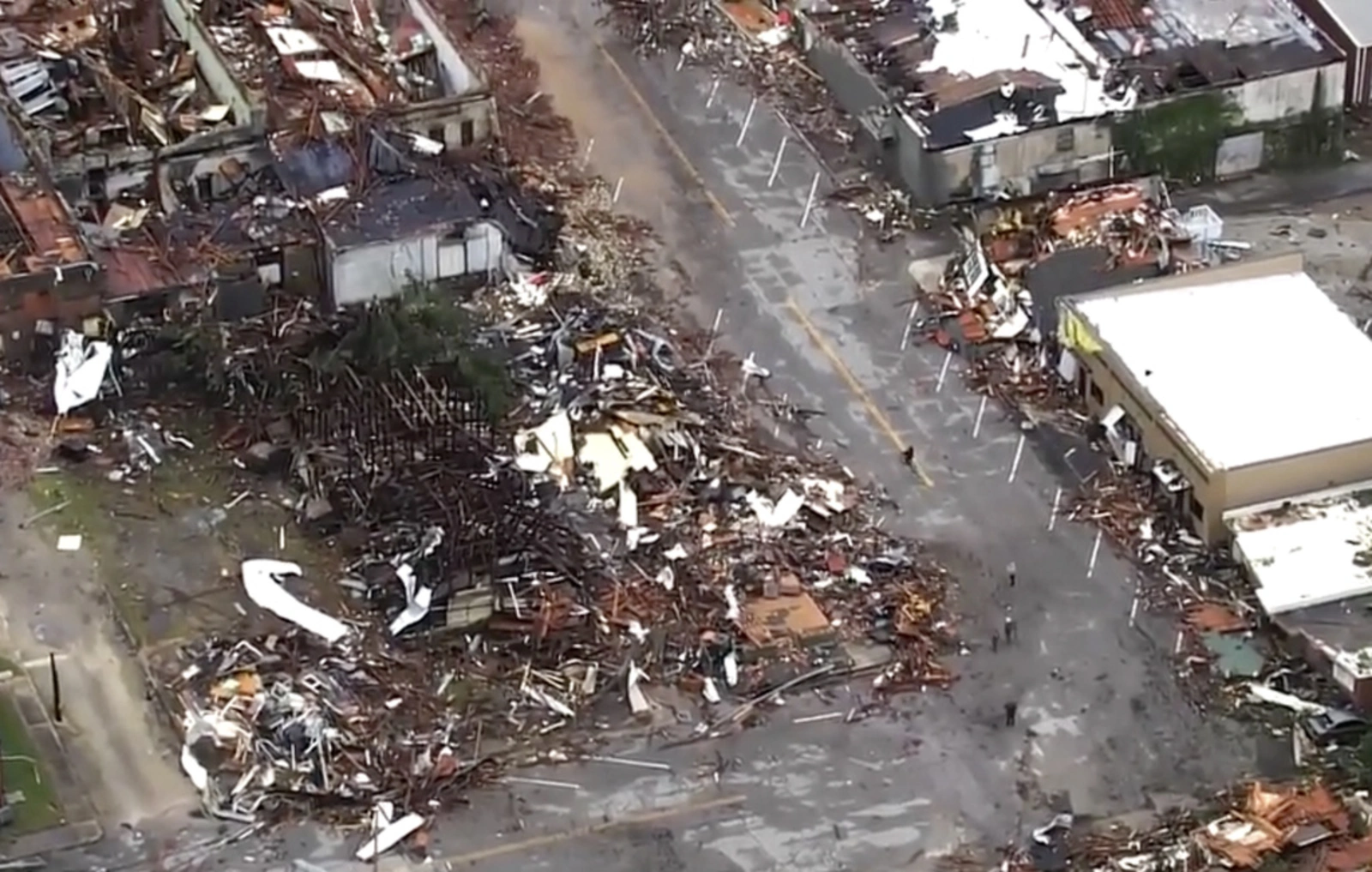 4 dead after dozens of tornadoes strike Oklahoma | FMT 4 dead after dozens of tornadoes strike Oklahoma | FMT
