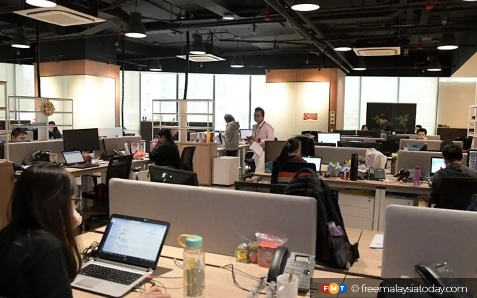 Gaji rendah, kos sara hidup tinggi punca pekerja tak bahagia | FMT