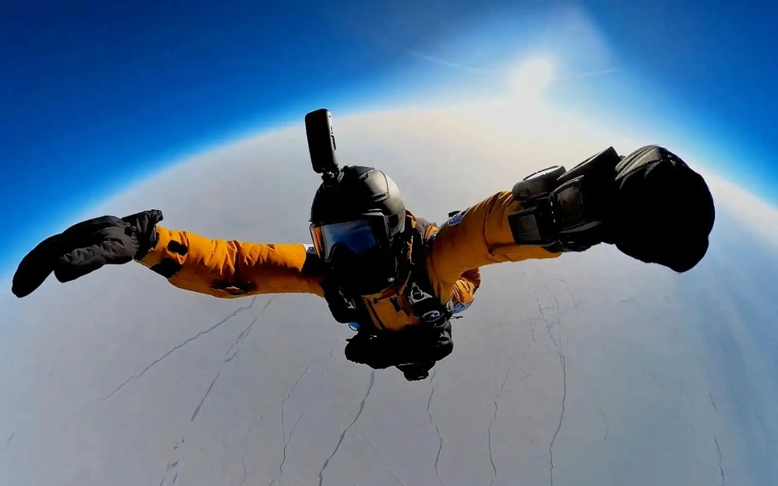 3 Russians set world record parachuting from stratosphere to North Pole ...