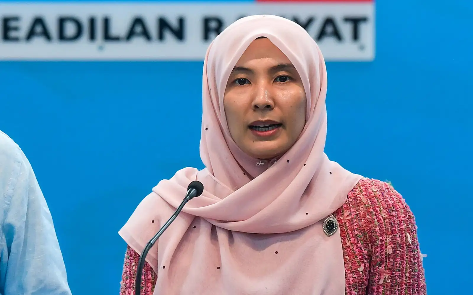 Melaka PKR divisions throw support behind Nurul Izzah for Rafizi’s post | FMT