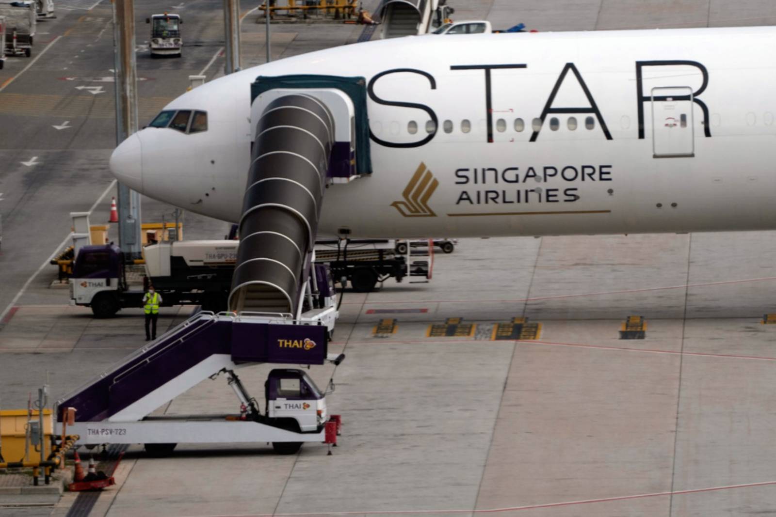Sharp altitude drop caused injuries on Singapore turbulence flight | FMT