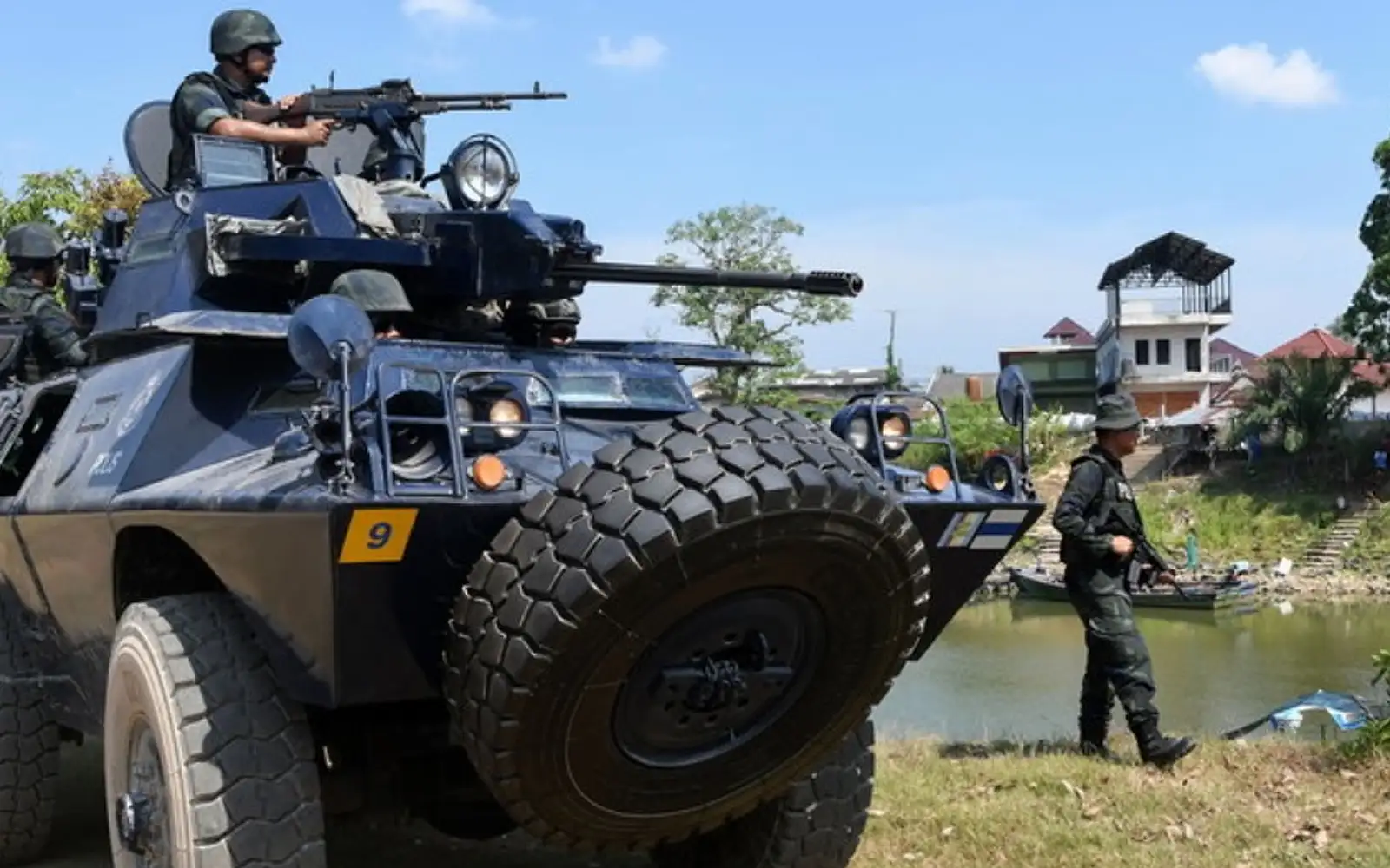Kereta perisai, dron ‘kawal’ sempadan Malaysia-Thailand di Sg Golok | FMT