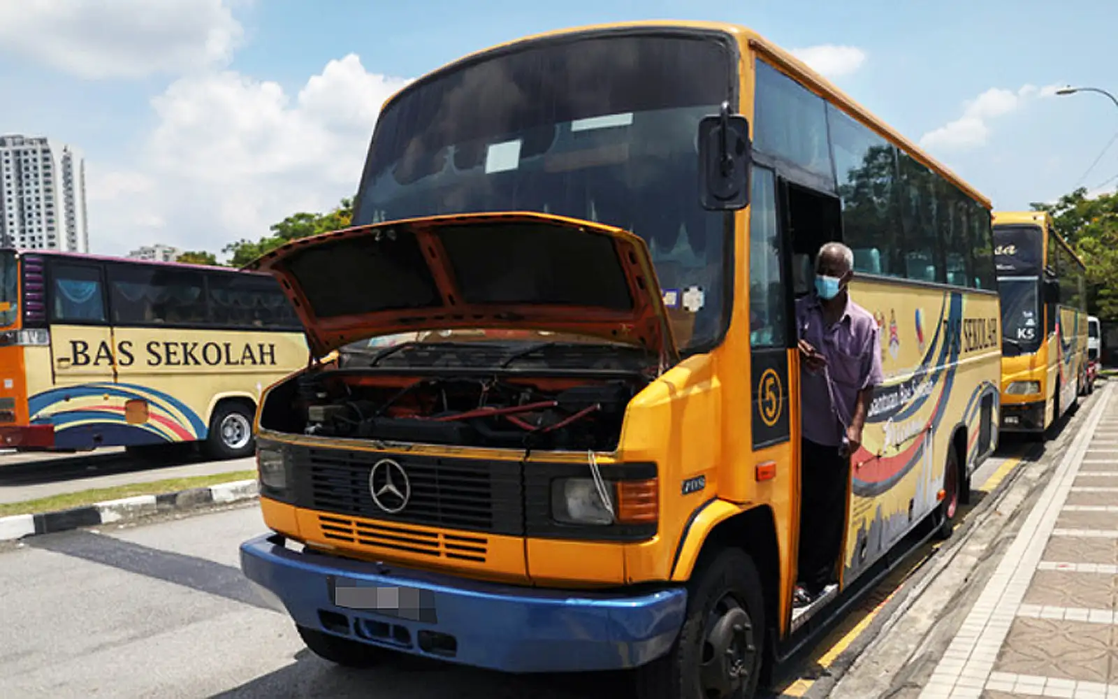 Perluas pengecualian subsidi kepada semua pengusaha bas sekolah, gesa ...