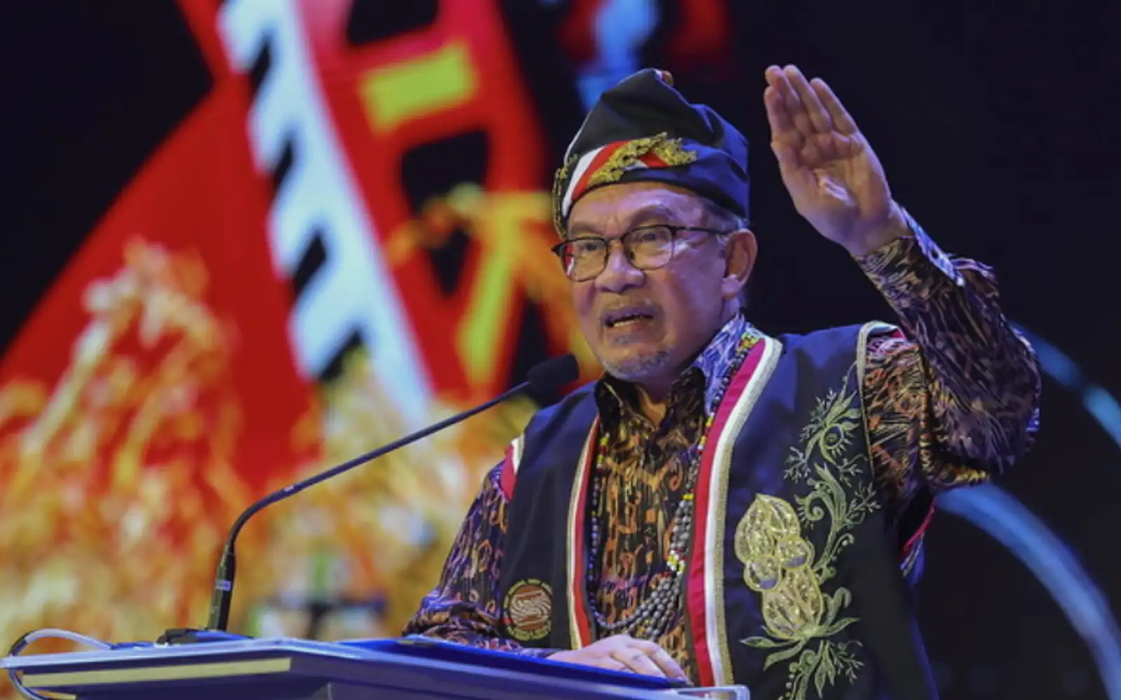 Anwar puji kebangkitan Sarawak jadi gergasi ekonomi | Hot FM