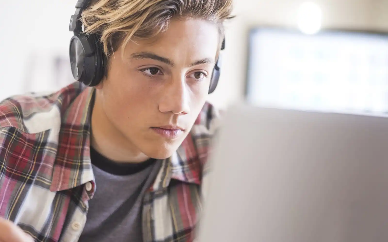How internet addiction affects teens’ brains | FMT