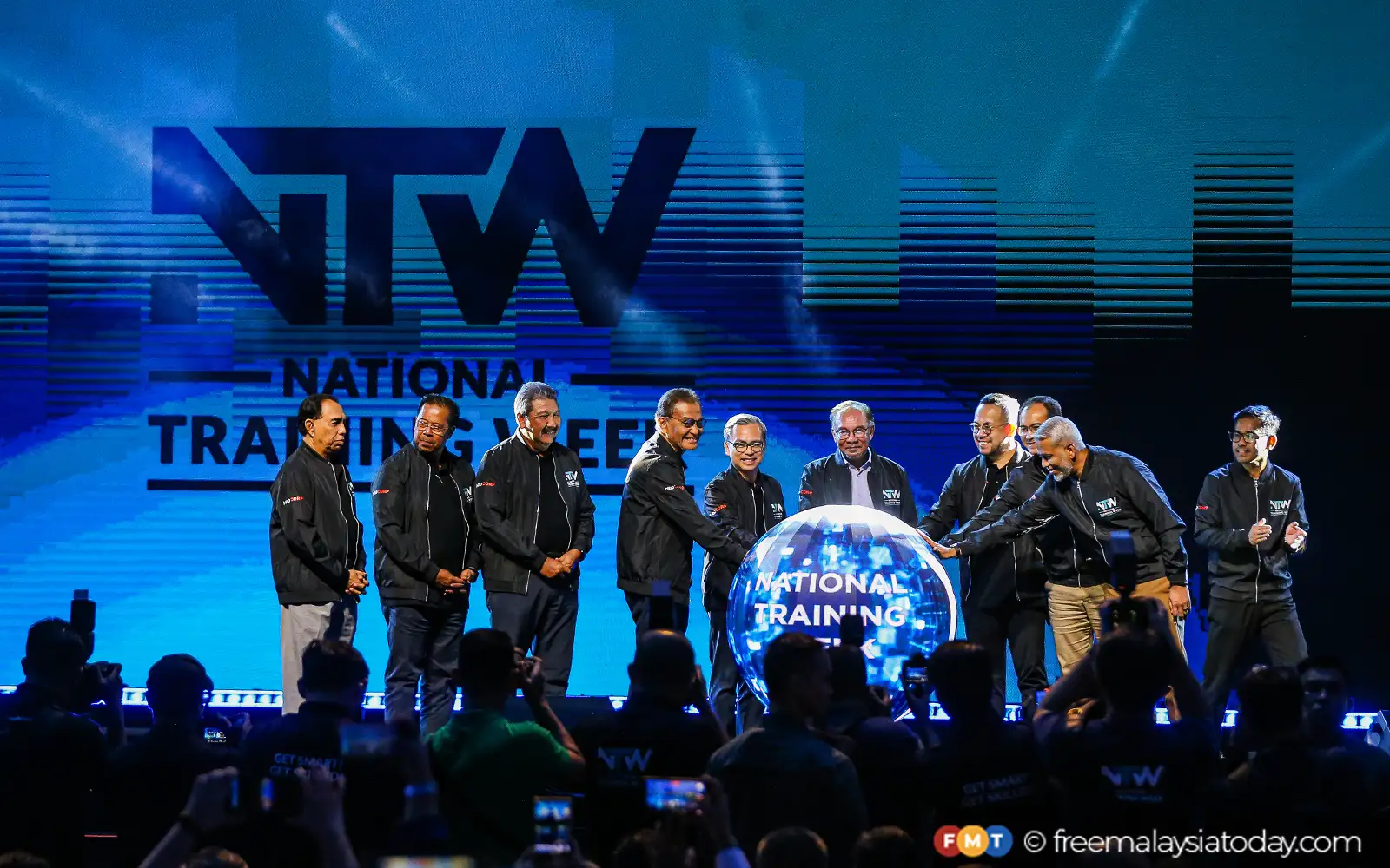 Pelajar 10A SPM dijamin tempat di matrikulasi, kata PM | FMT