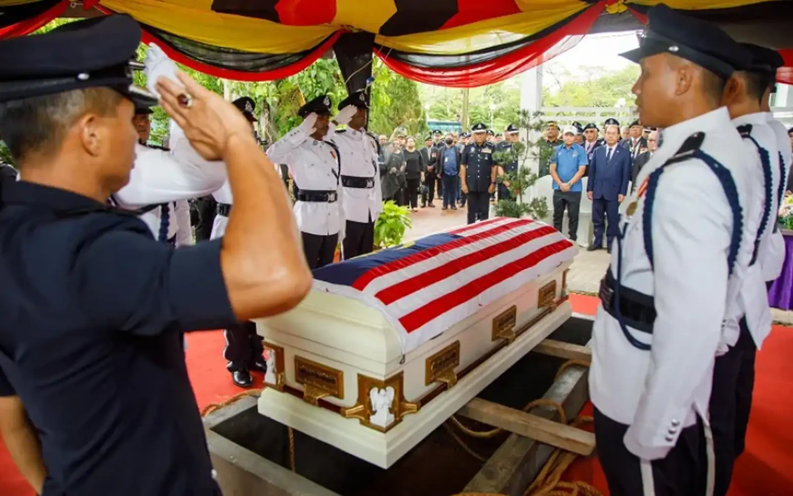 Sarawak hero Etin Jam laid to rest | FMT