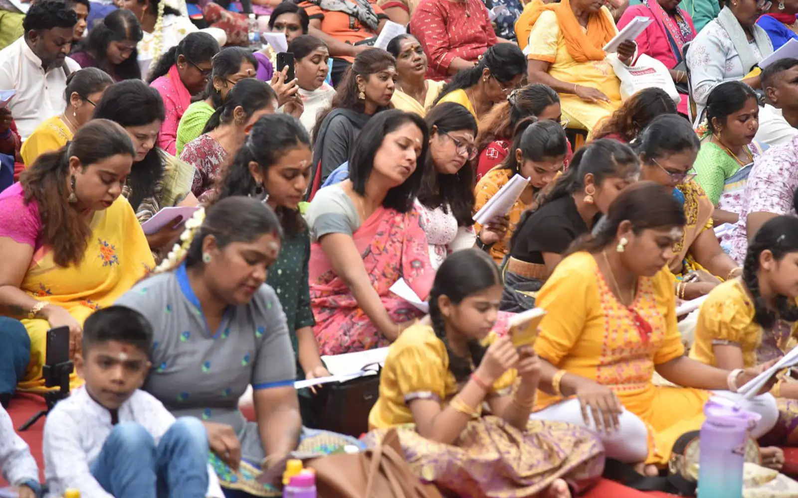 600 gather at Batu Caves for fuss-free show of devotion | FMT