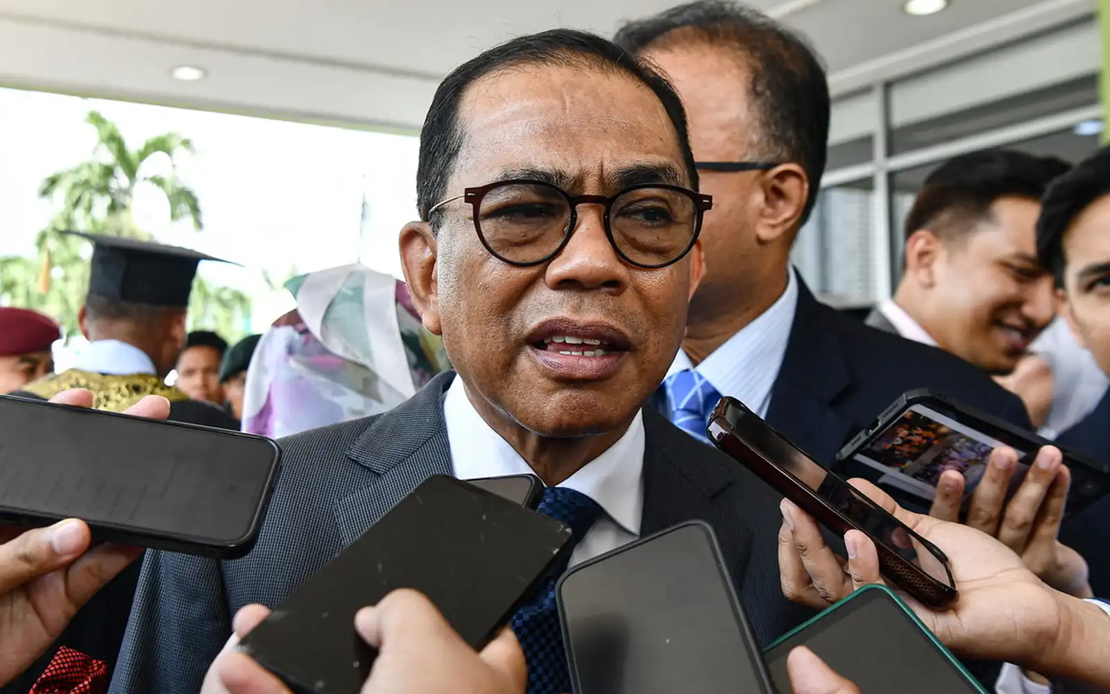 Gilir pegawai perolehan aset ATM elak ketirisan, kata menteri | FMT