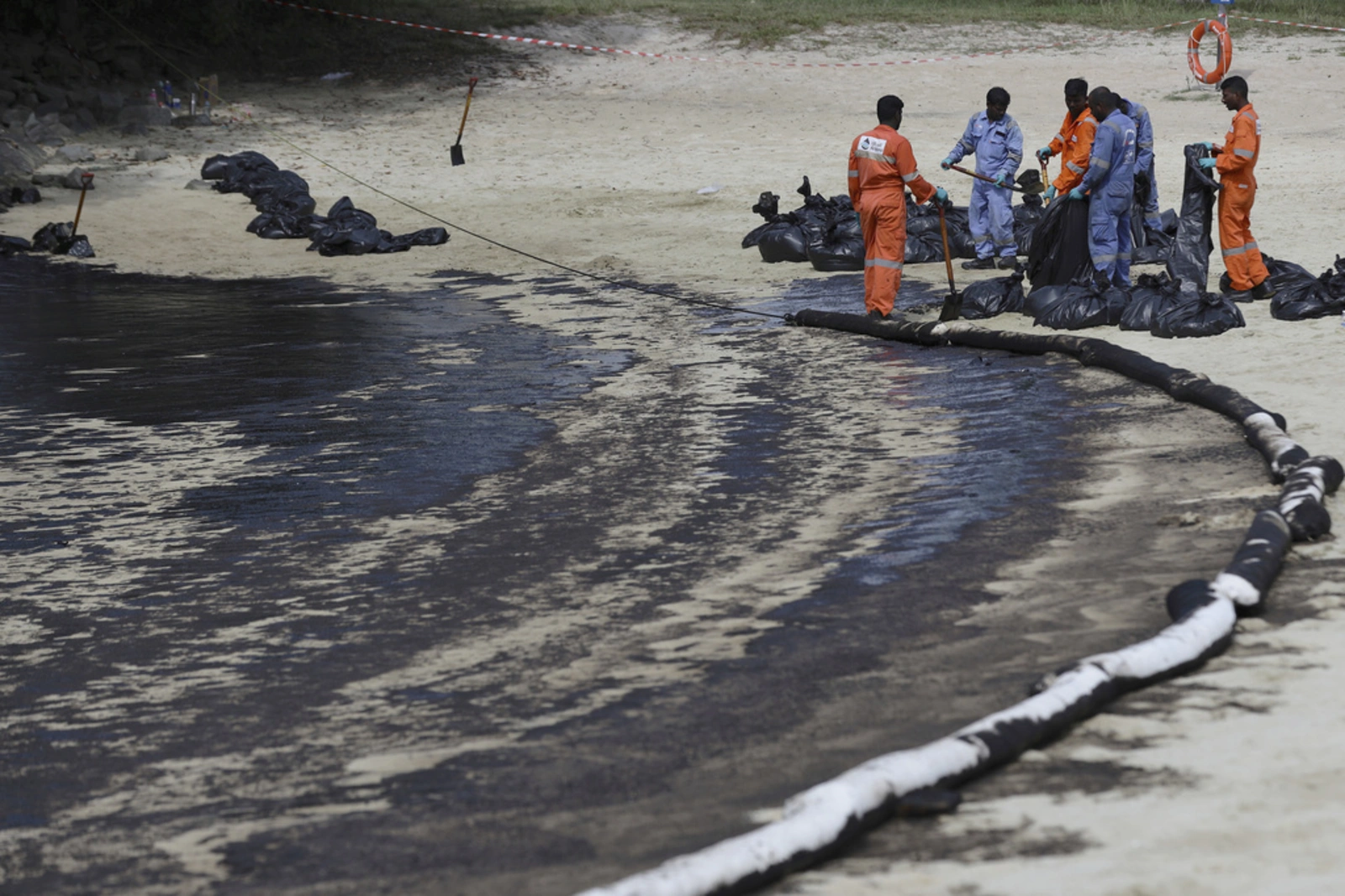 Singapore intensifies oil spill clean up after it spreads along coast | FMT