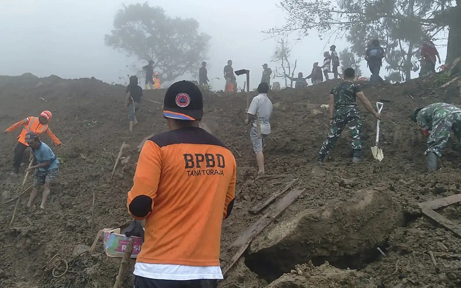 6 maut lombong emas runtuh di Indonesia | FMT