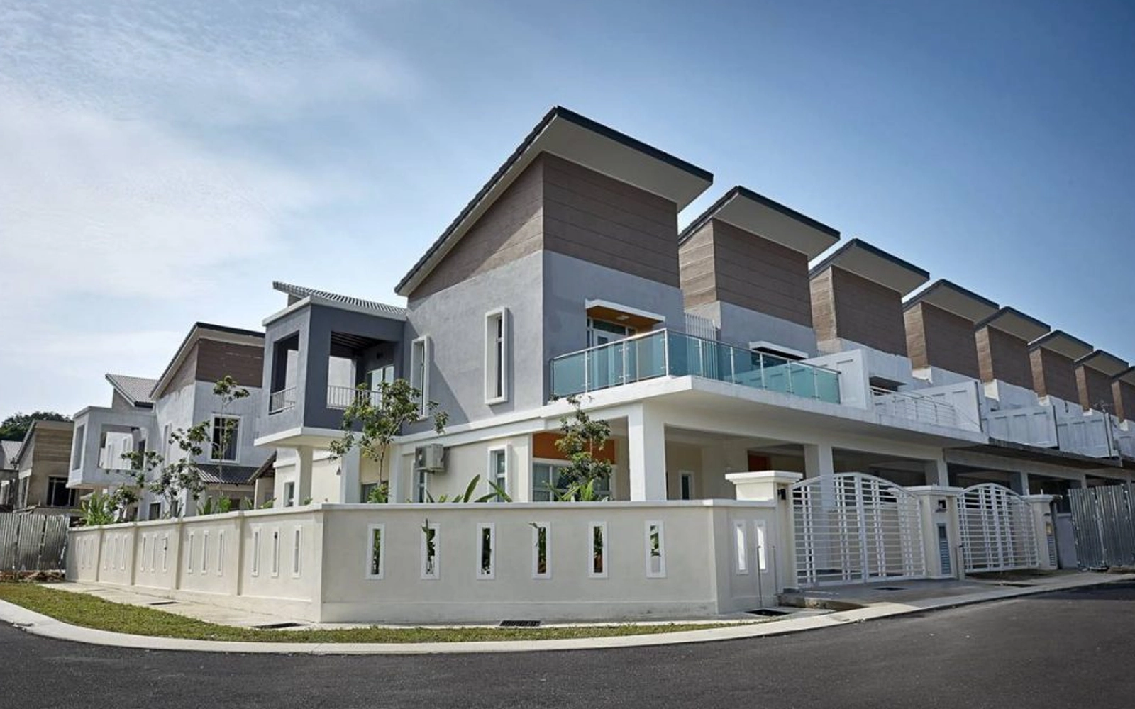 MUI Properties requests trading suspension | FMT