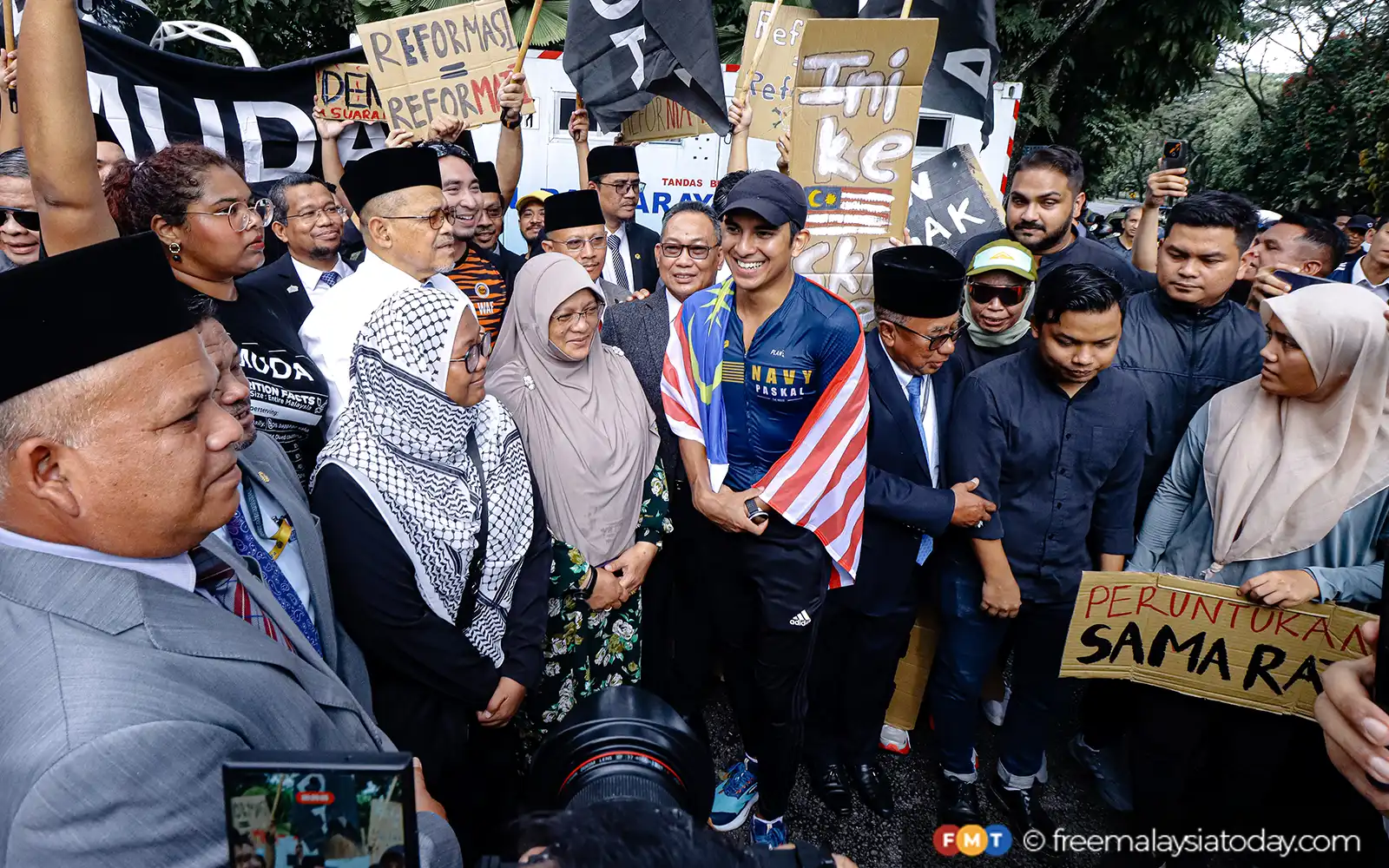 ‘Langkah Muar’: Larian 200km Syed Saddiq kutip hampir RM160,000 | FMT