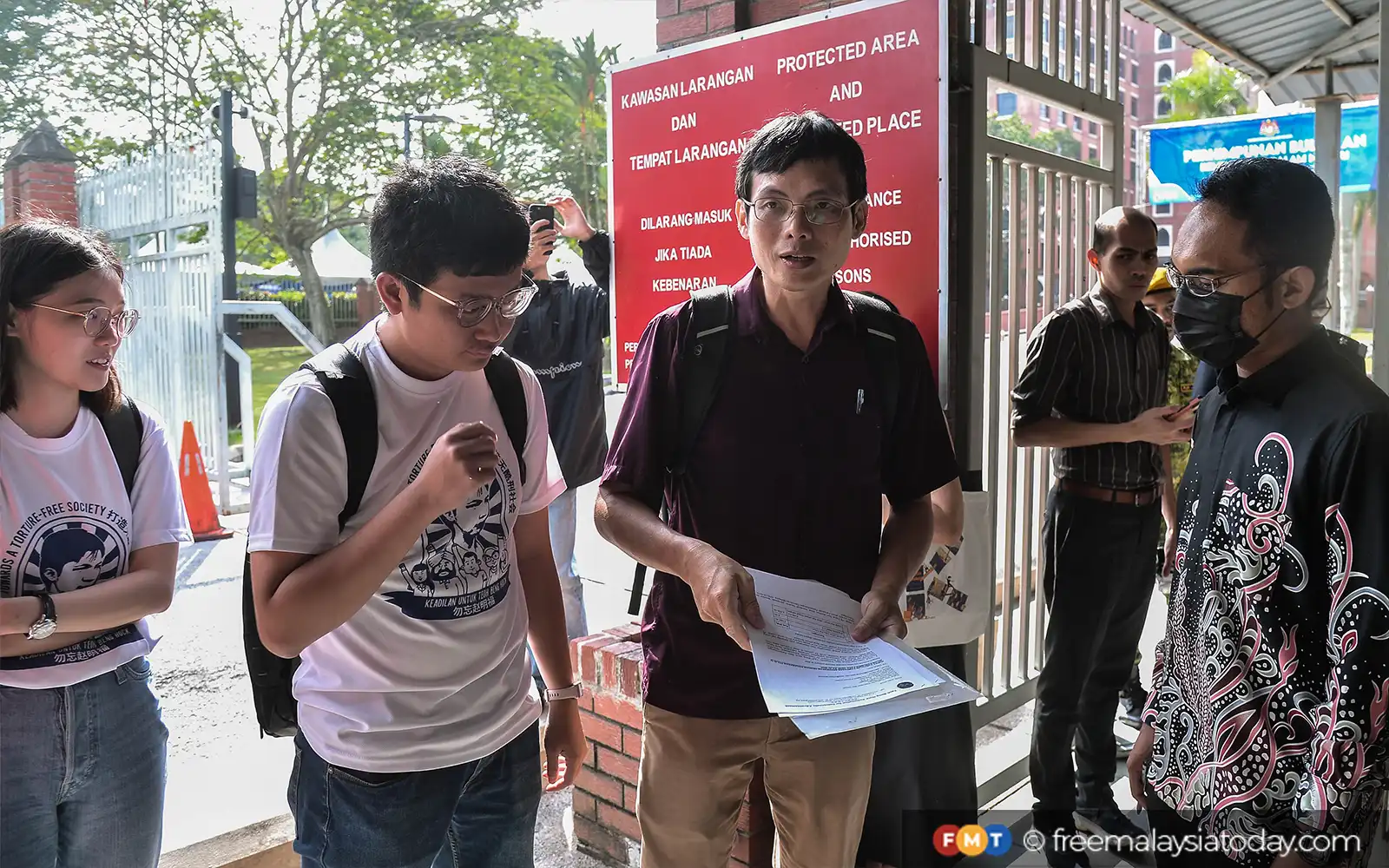 Teoh Beng Hock activists file complaint with IPCC | FMT