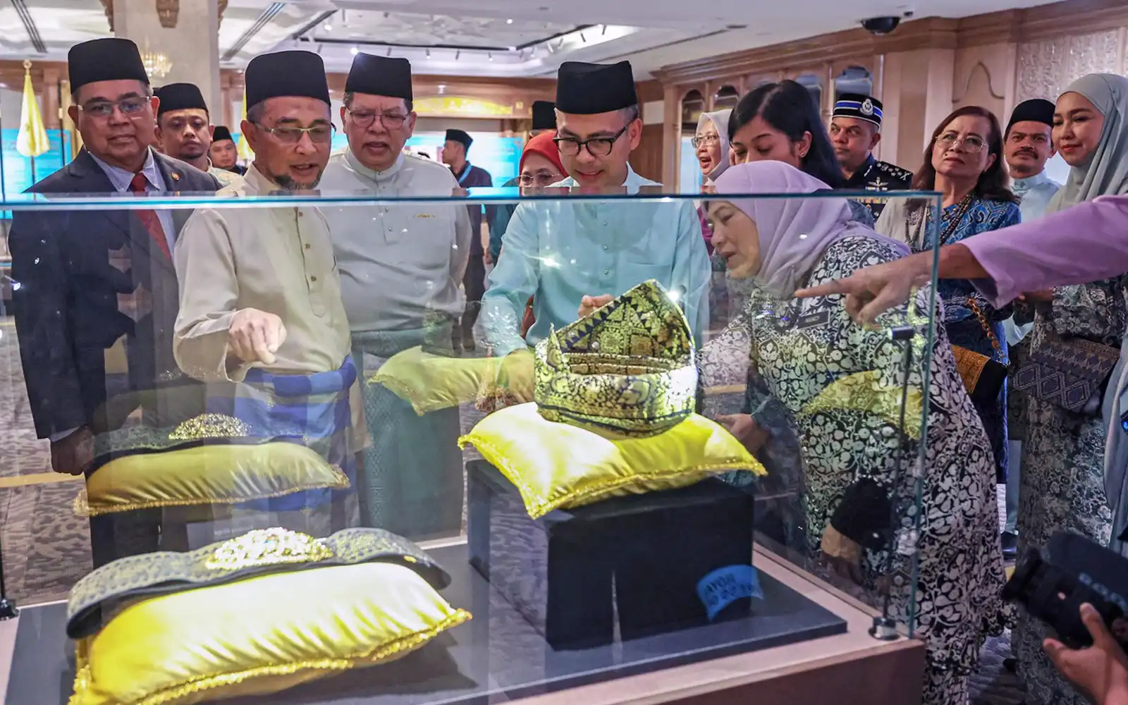 Koleksi peribadi Agong, Permaisuri antara 272 tarikan Pameran Raja Kita ...