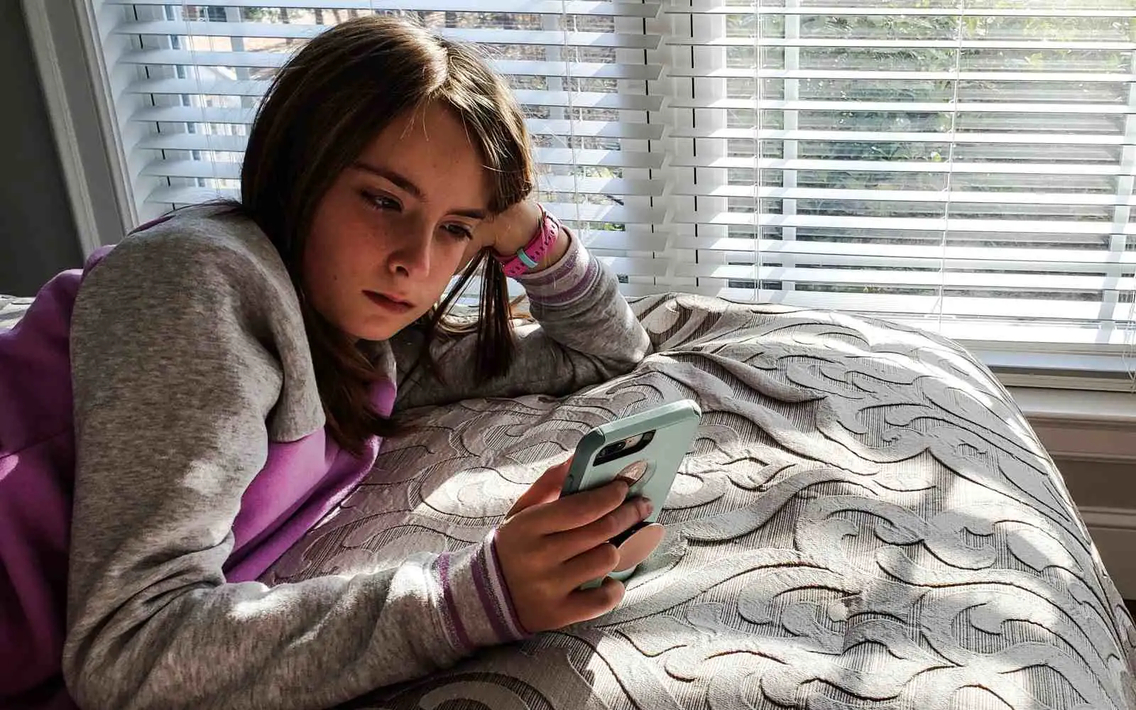 Bedtime screen use could affect sleep quality in adolescents | FMT