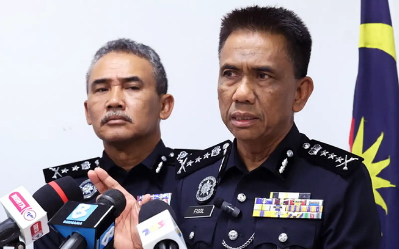 Gang of fake cops nabbed for preying on foreign workers | FMT