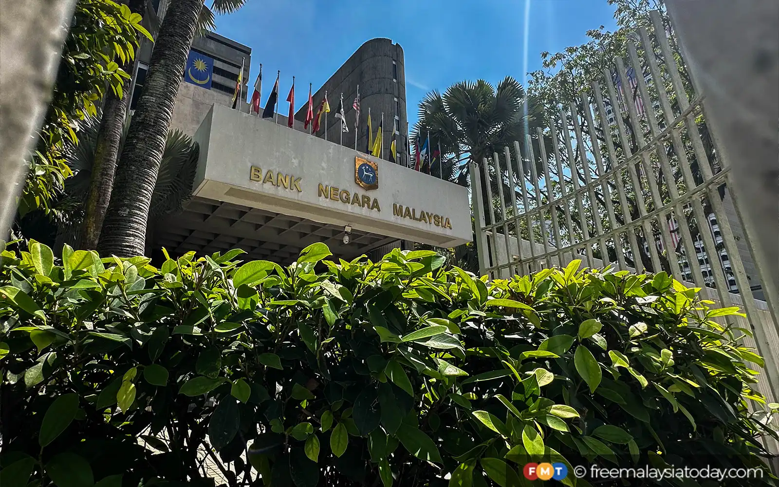 BNM pledges to ensure ringgit ‘doesn’t run too far’ | FMT