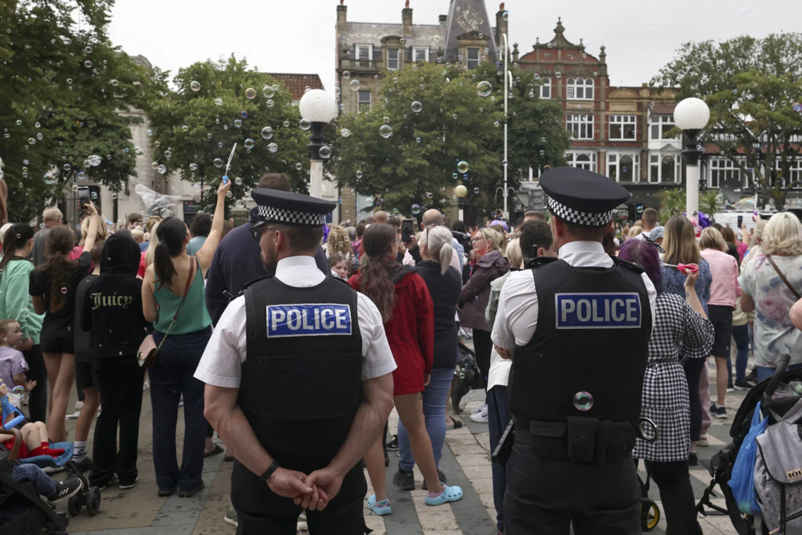 6,000 police officers at the ready to quell UK riots | FMT